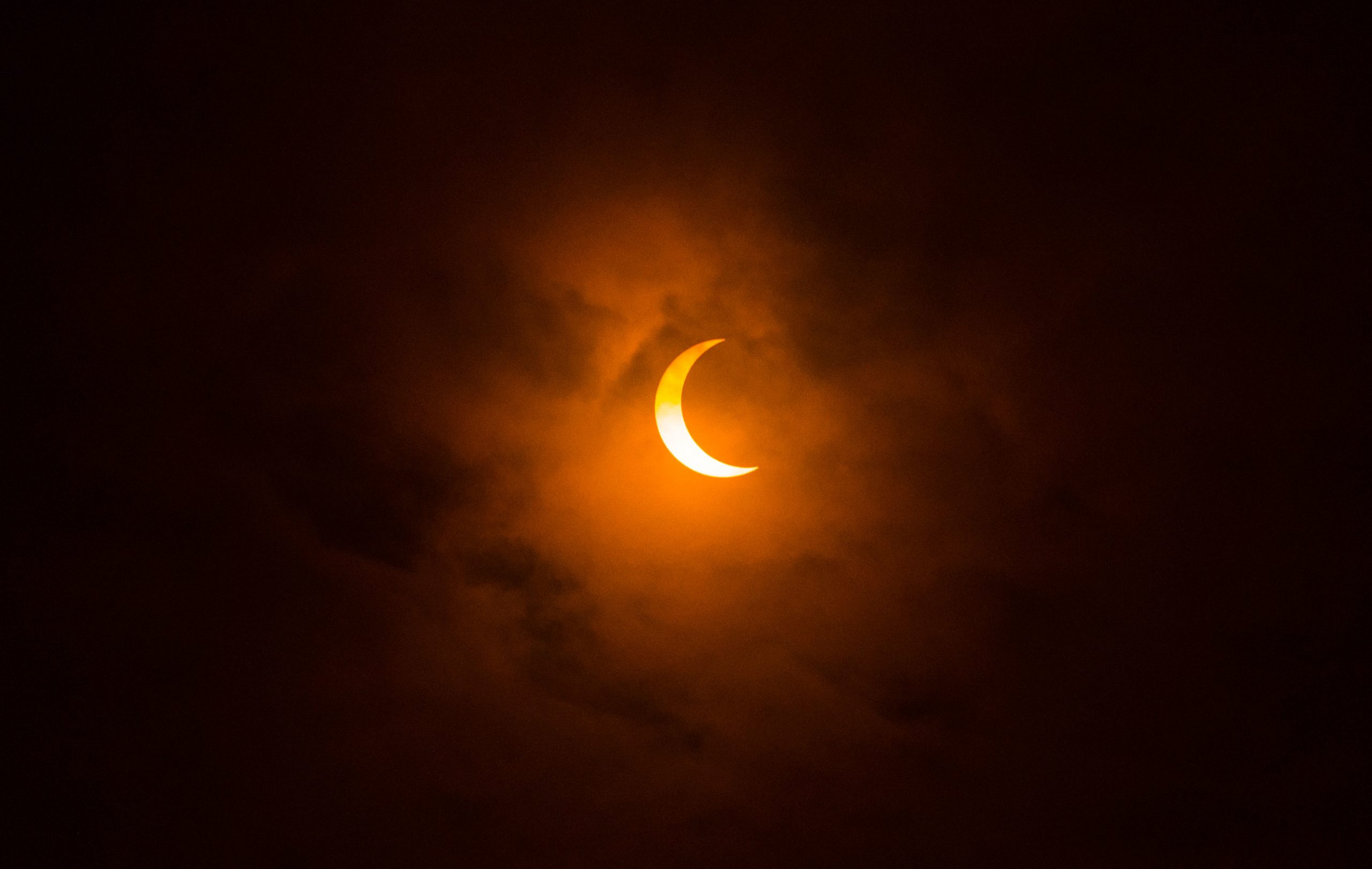 Azi are loc o eclipsă de Soare vizibilă și din România. Locurile de ...