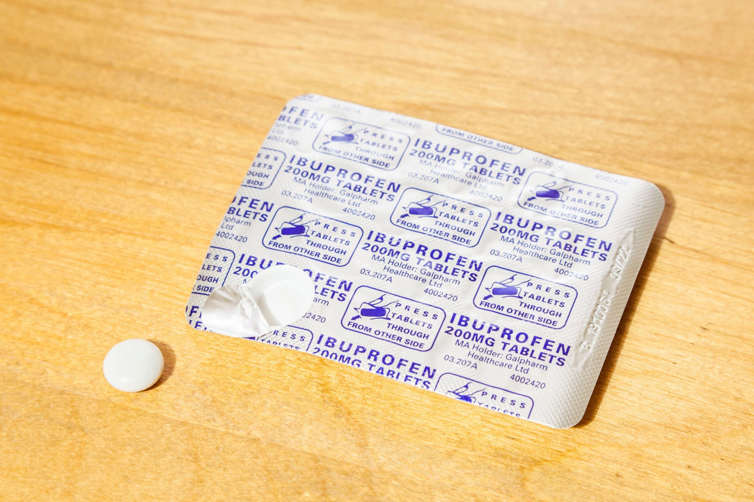 Ibuprofenul este testat în Marea Britanie pe pacienții infectați cu ...