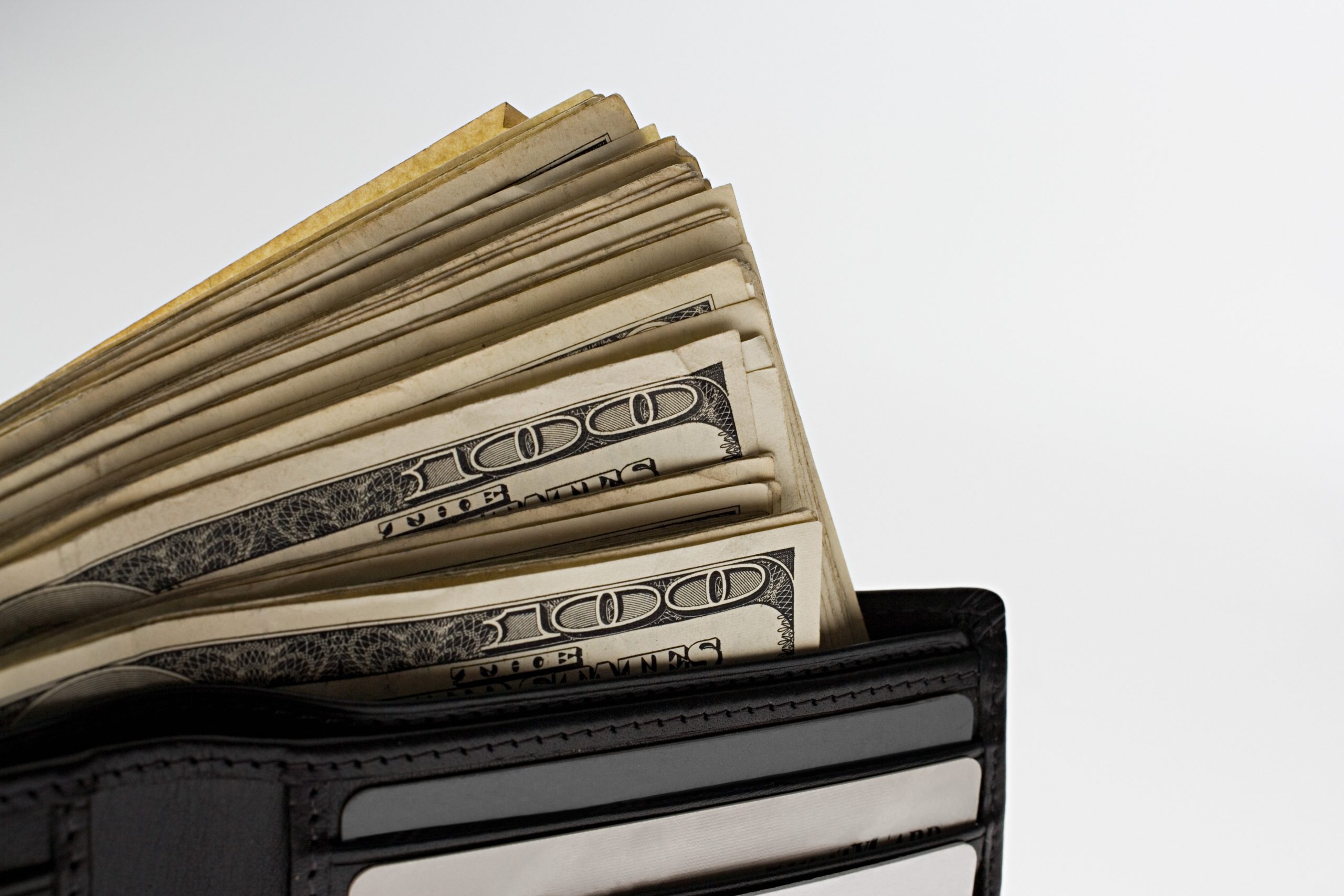 Bugetarii sunt mai bine plătiți decât cei care lucrează pentru firme ...