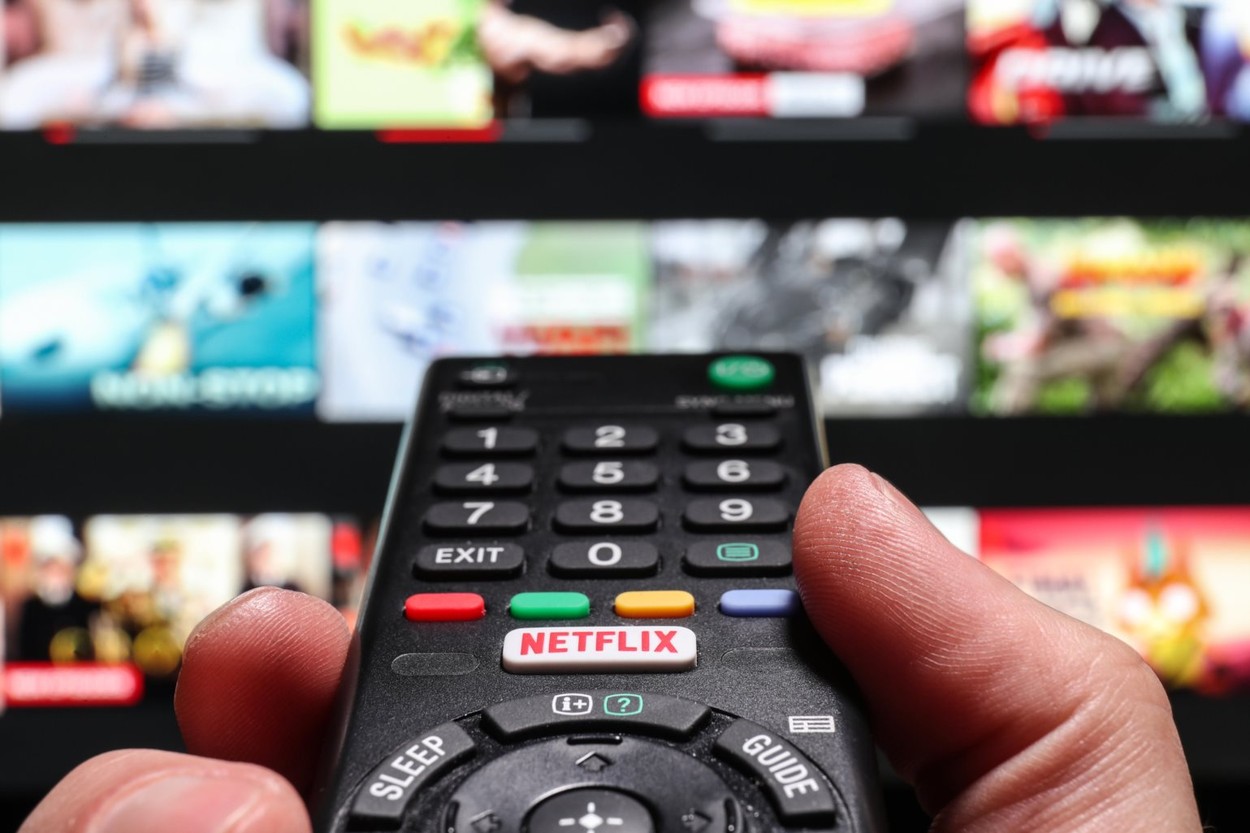Poți să vezi gratis 10 filme și seriale pe Netflix