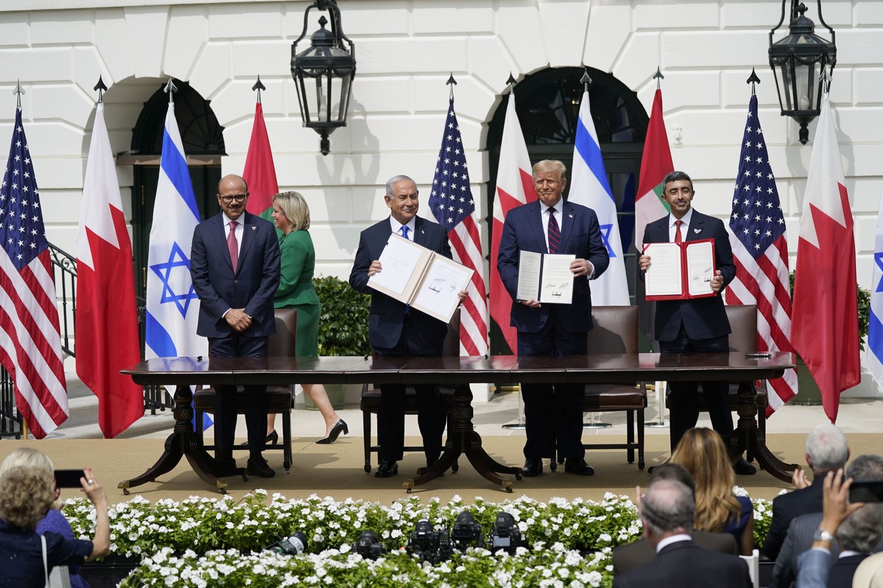 Moment istoric la Casa Albă: Israelul semnează acordurile cu Emiratele ...