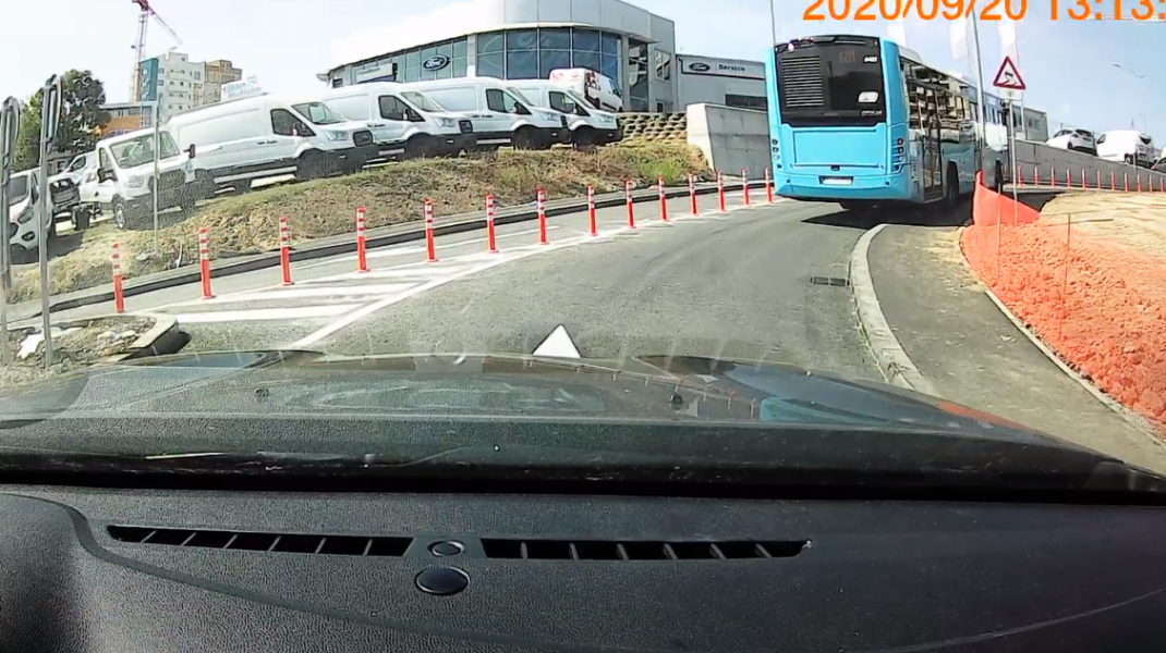 VIDEO Podul Ciurel, prea îngust pentru un autobuz și un camion ...