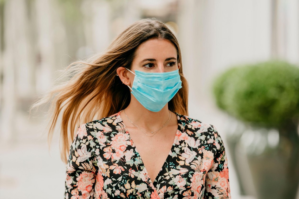 Masca e un obstacol în calea vorbirii. Ce sfaturi pentru o dicție bună ...