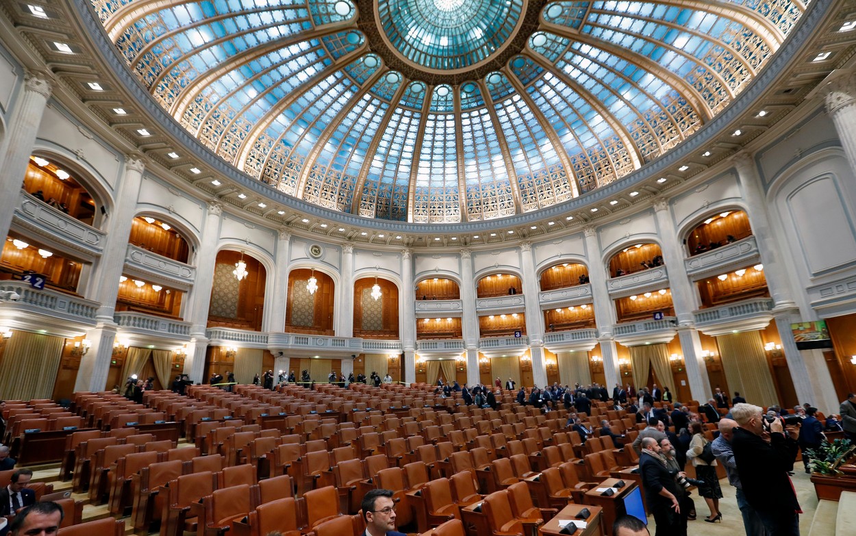 BEC a repartizat mandatele de parlamentar. Câți senatori și deputați ...