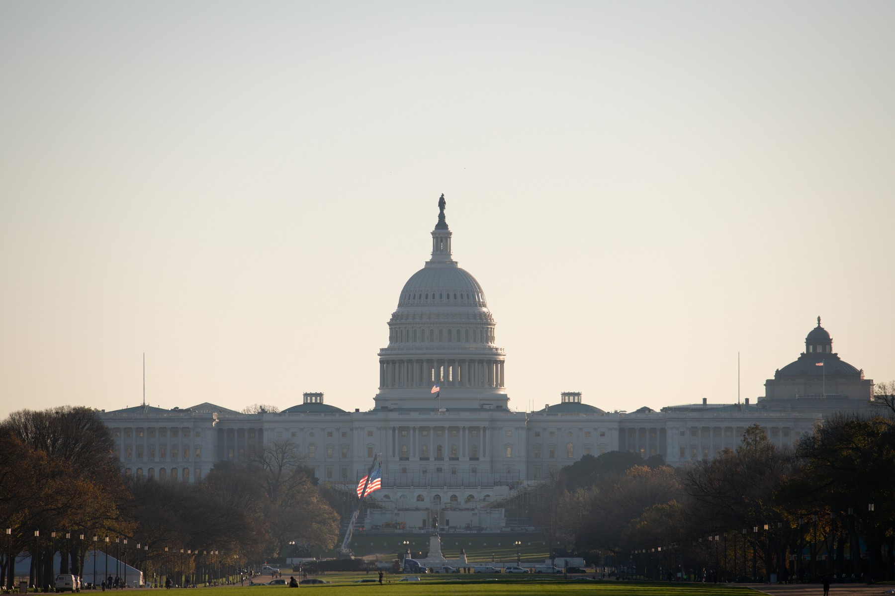 Senatul SUA a votat luni un nou pachet de ajutor în valoare de 40 de ...