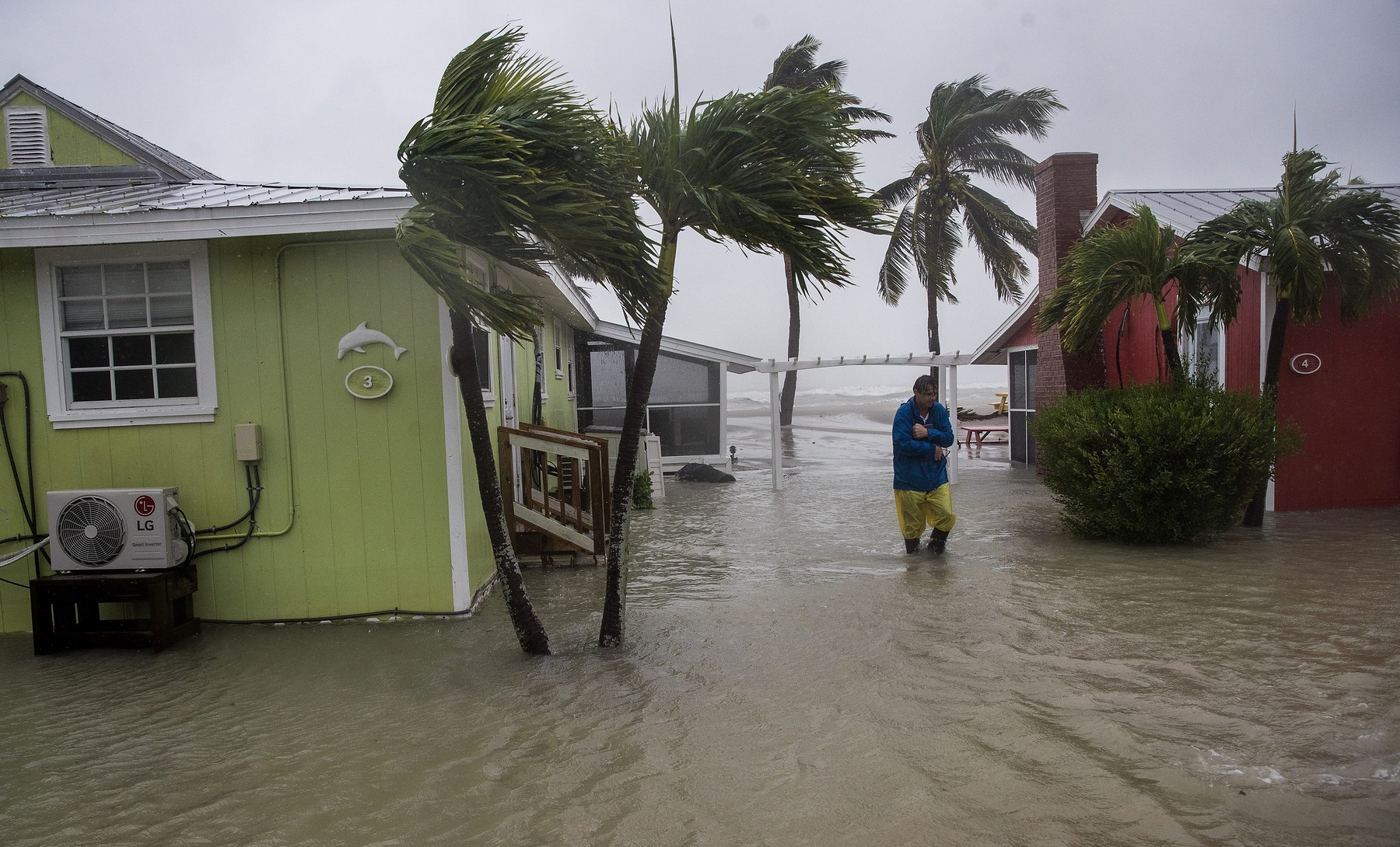 Record de uragane. 31 de furtuni s-au abătut asupra Statelor Unite în ...
