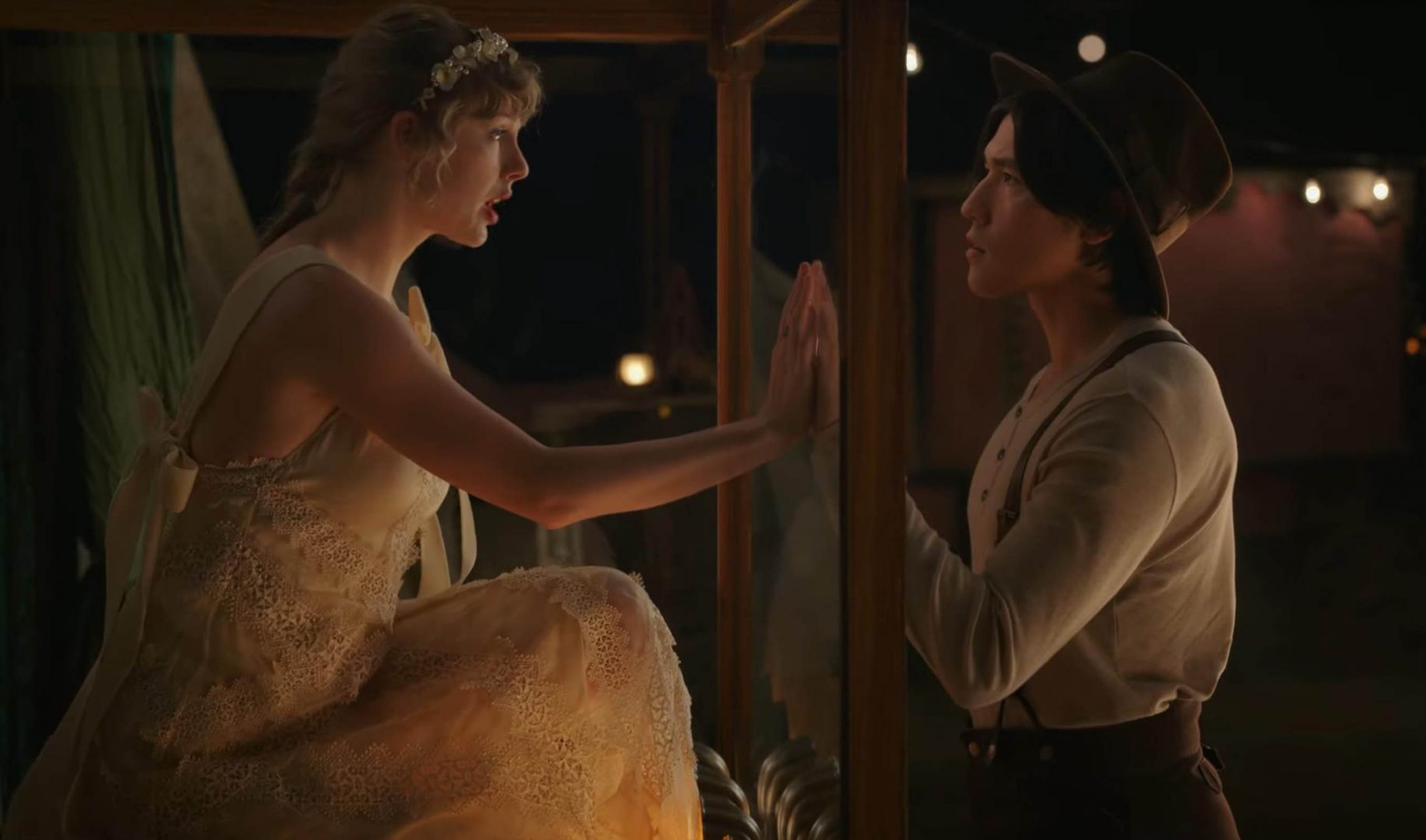 Taylor Swift a lansat un nou album - „Evermore”