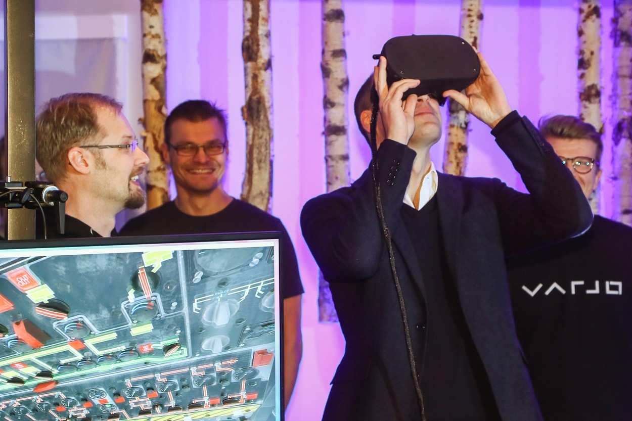 Cele mai avansate căşti de realitate virtuală. Echipamentul VR va fi ...