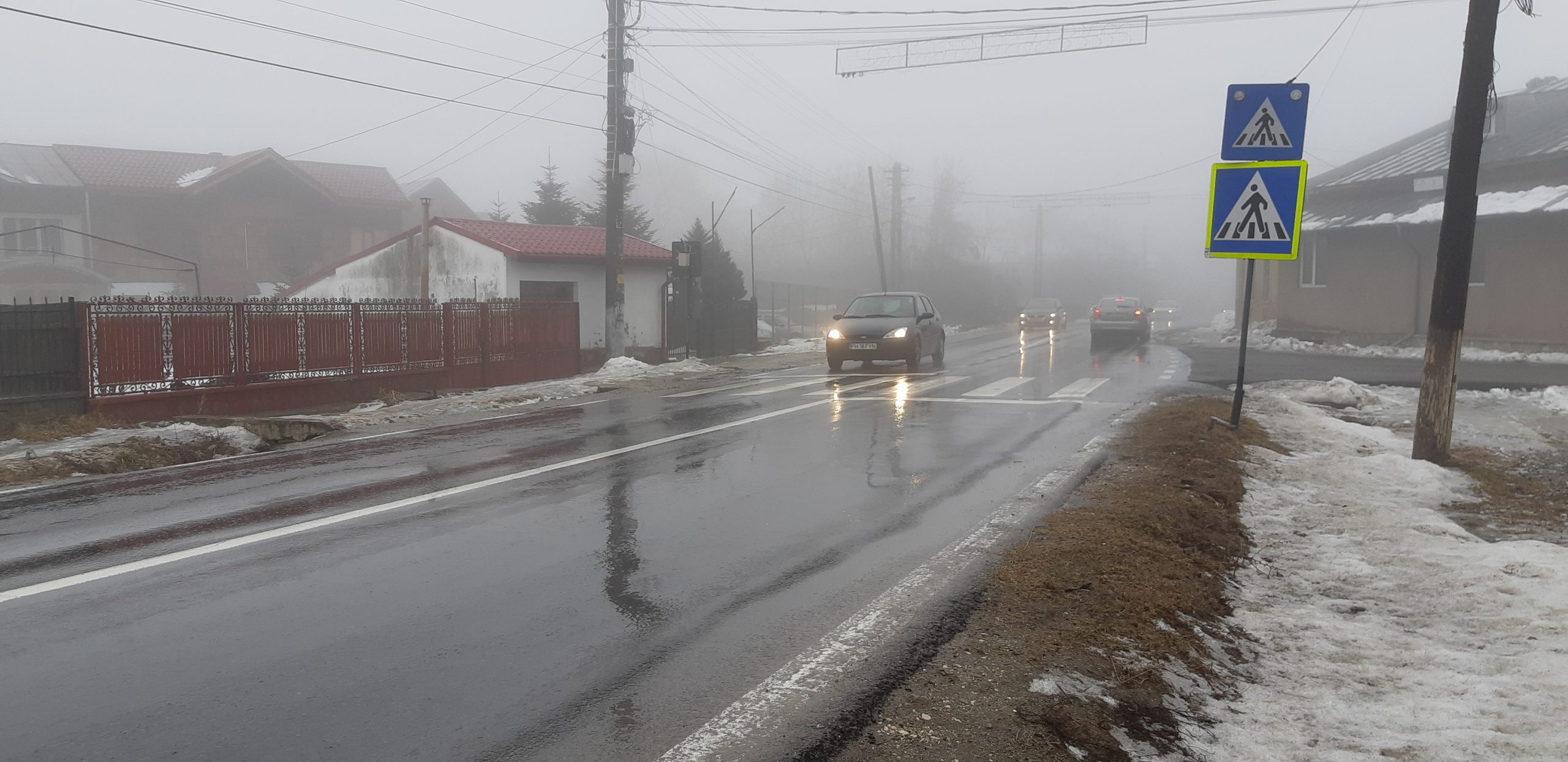 Cod galben de ceaţă şi de vânt puternic în 4 judeţe din România