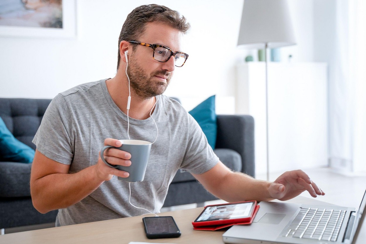 Românii muncesc peste 40 de ore pe săptămână, cel mai mult din UE. Cum ...