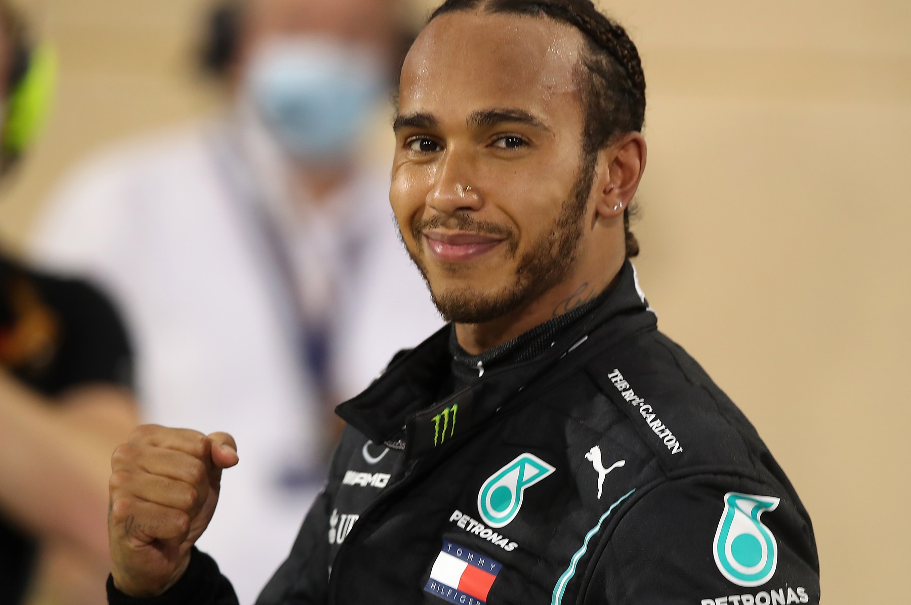 Lewis Hamilton a fost numit cel mai sexy pilot de Formula 1. Cum arată ...