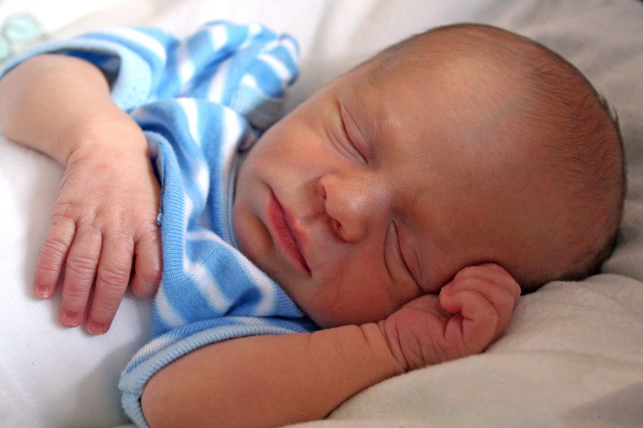 Medici stupefiați după ce un bebeluș s-a născut cu o structură ...