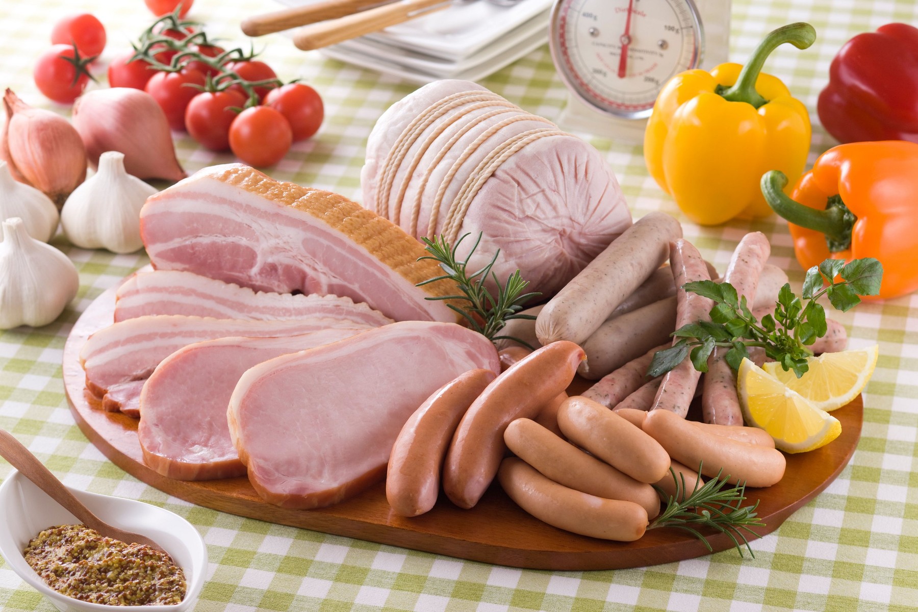 Carnea procesată pune sănătatea în pericol. Câte kilograme de care ...