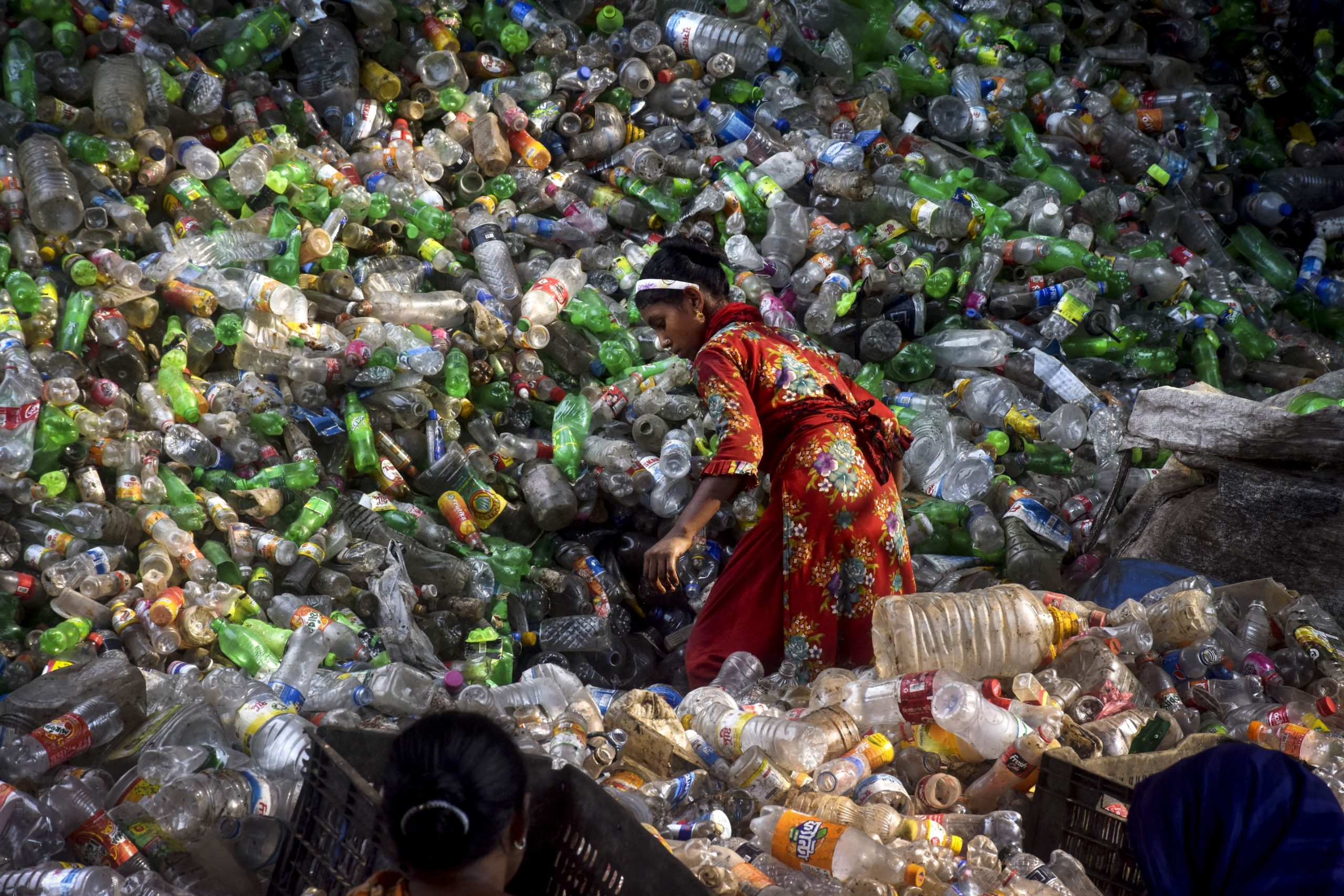 RAPORT. Reciclarea plasticului rămâne un „mit”