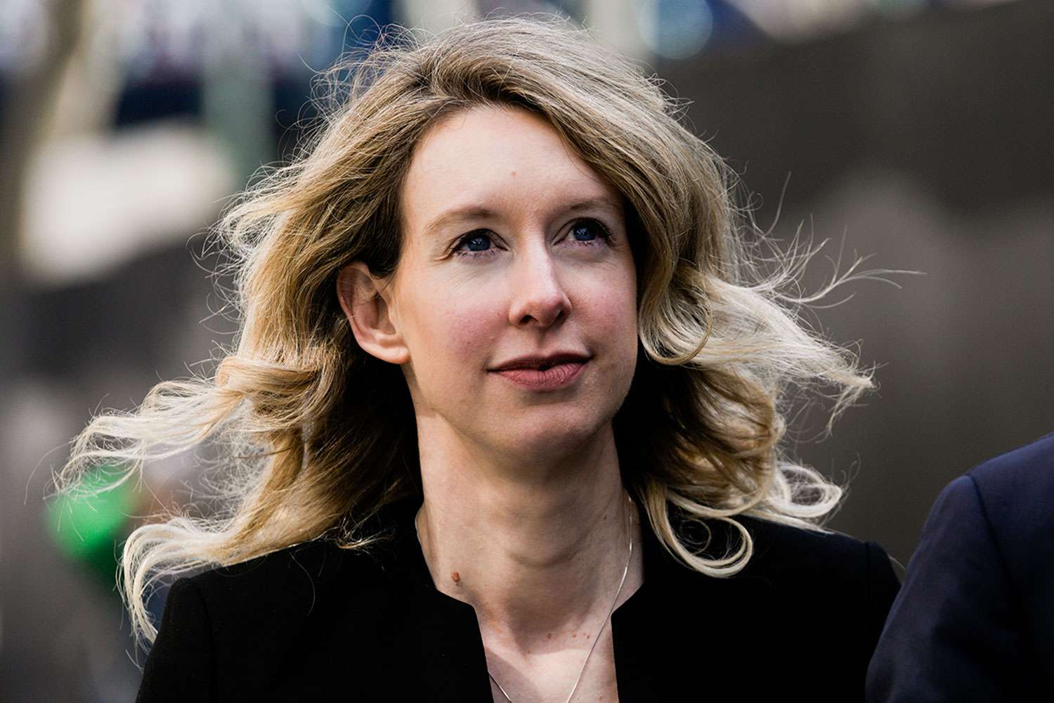 Elizabeth Holmes trebuie să se prezinte la închisoare până la 30 mai ...