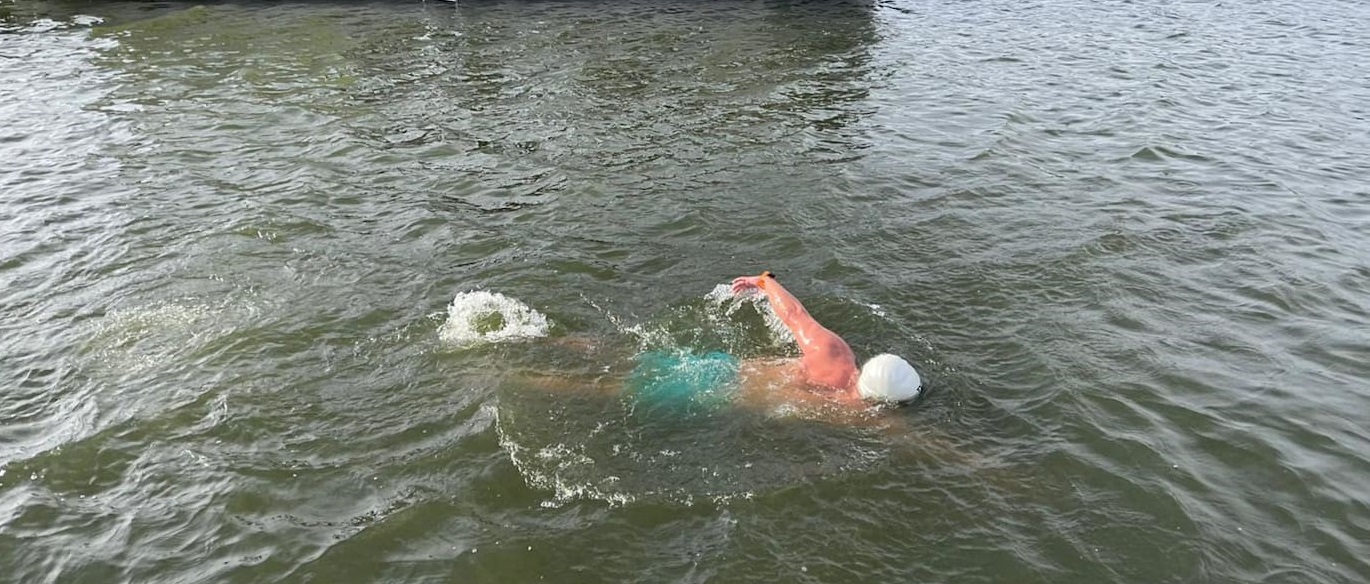 Primul român care traversează înot Strâmtoarea Gibraltar fără costum de ...