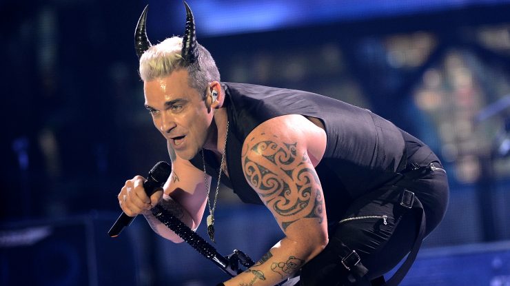 Robbie Williams a făcut spectacol la Romexpo: ,,Dedic acest cântec ...