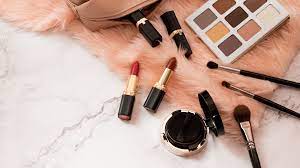 Tu alegi produse de make-up promovate de influenceri? Alexandru Tanasă ...