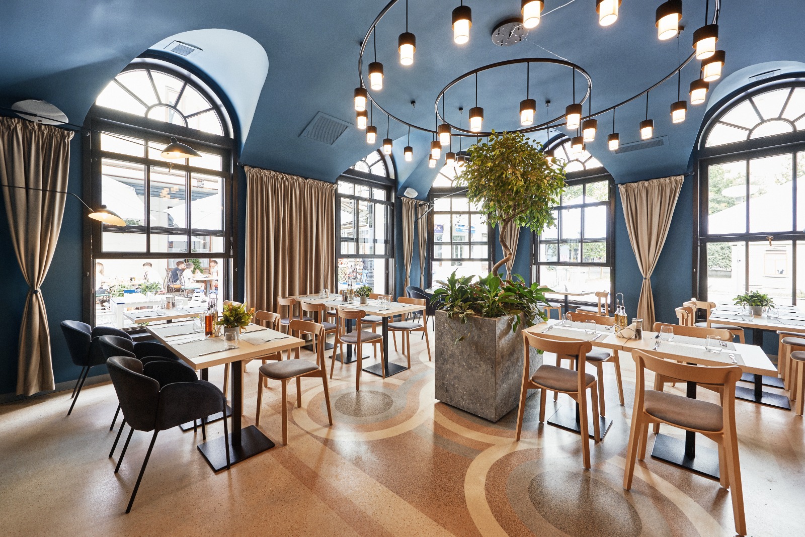 Cafeneaua Veche 9 a câștigat premiul de design interior la Bienala ...