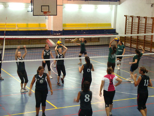 Catchball a devenit noul sport preferat al româncelor. Cum se joacă și ...