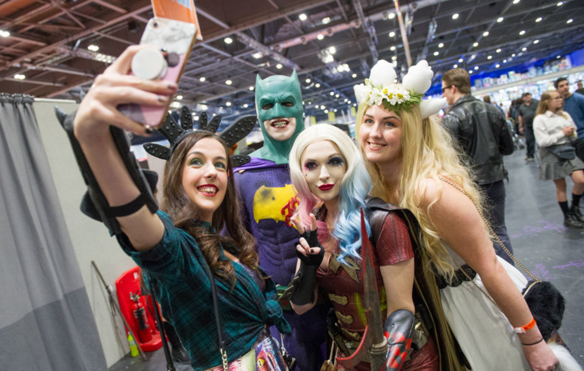 East European Comic Con 2025 îmbracă Romexpo în fantezie. Andra Vasile ...