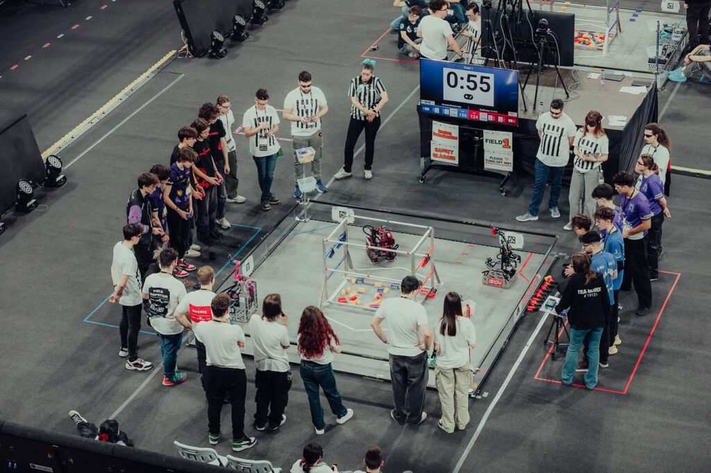 Cinci echipe românești concurează la Campionatul Mondial de Robotică ...