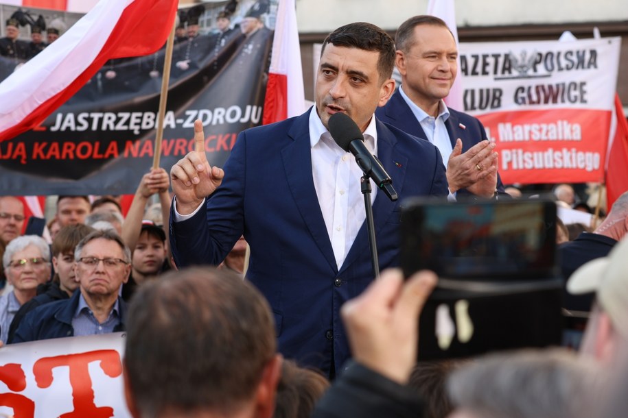 Conturile MAGA ale lui Donald Trump au distribuit imaginile cu George ...