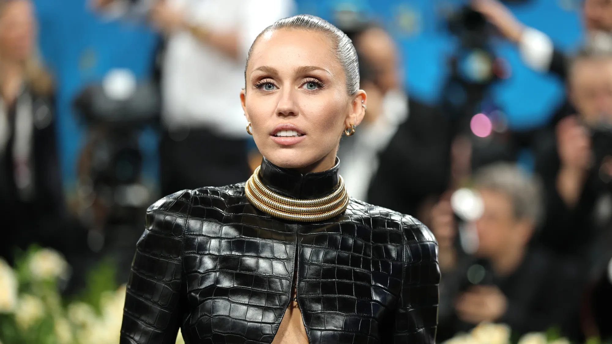 Miley Cyrus va renunța să mai susțină turnee pentru noul său album ...