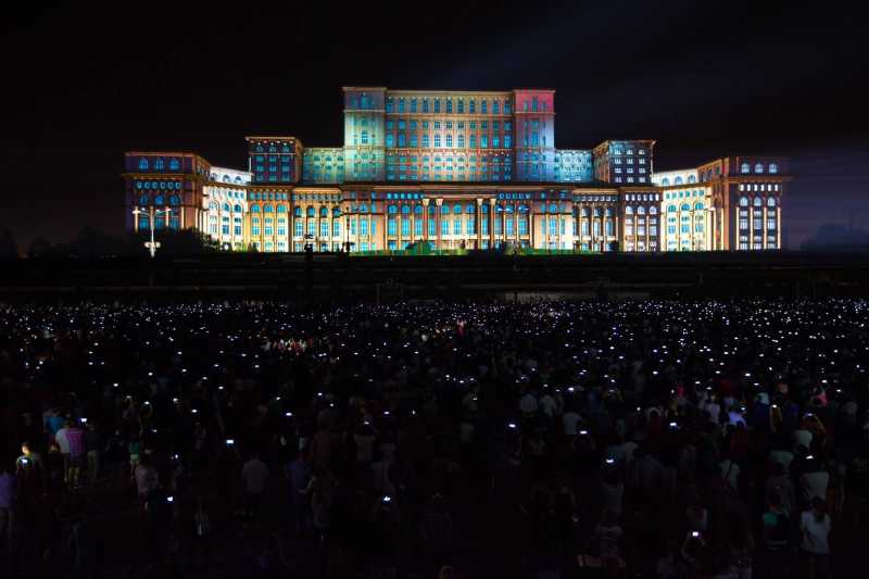 Bucureștiul găzduiește pentru a zecea oară concursul internațional de video mapping, iMapp ...