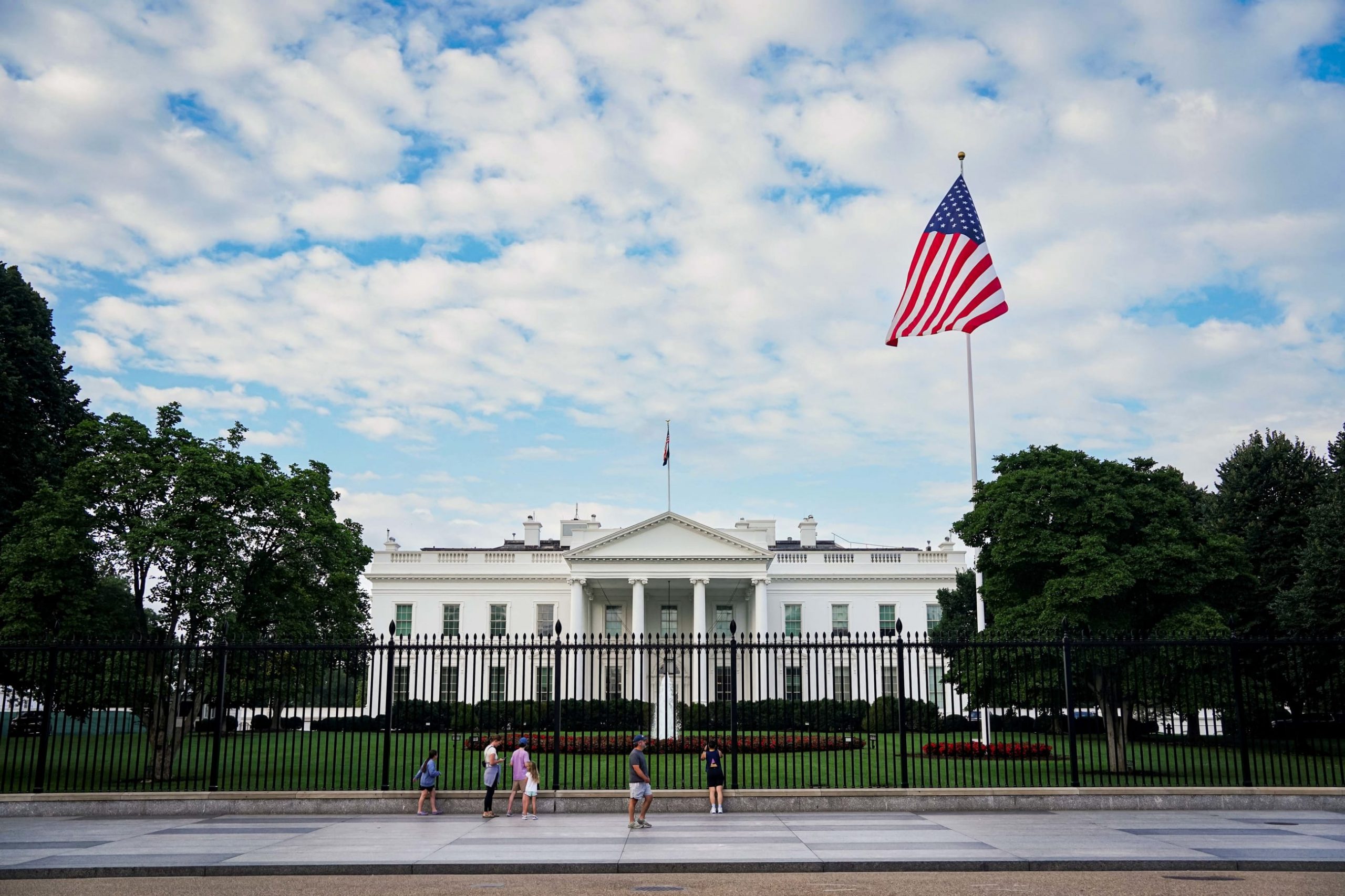 Împușcături la Casa Albă, după ce Trump a anunțat un memorandum cu ...